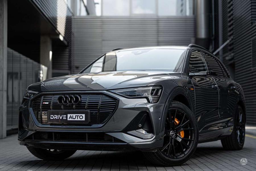 Grey Audi E-Tron 2023 in Vilnius, with an engine capacity of 0.00 L and mileage of 87 thousand km for 34900 €, photo 1 on AUTOMOTO.COM.LV