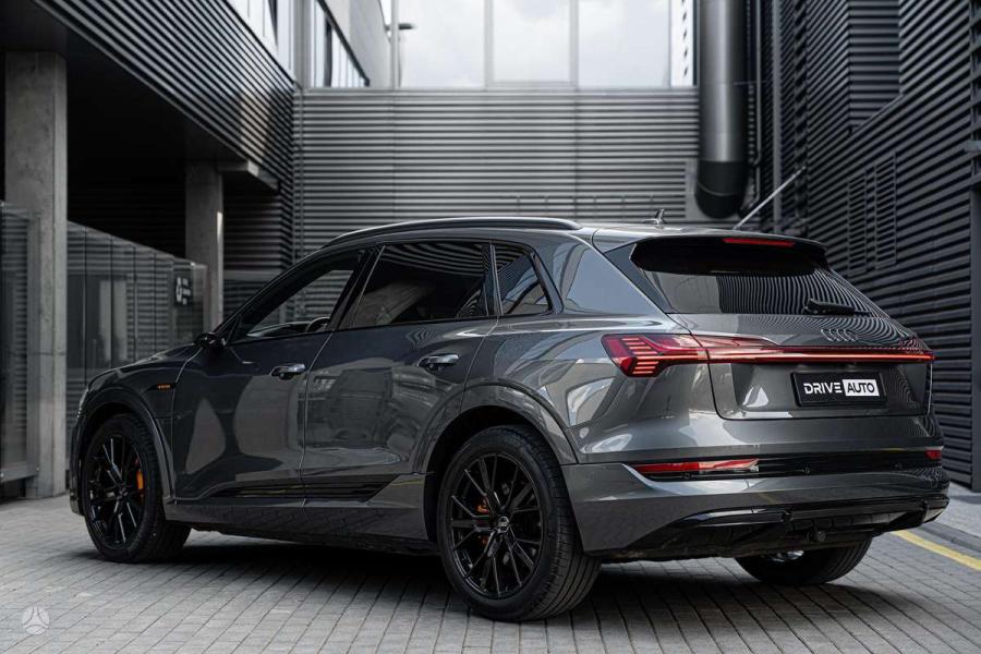 Grey Audi E-Tron 2023 in Vilnius, with an engine capacity of 0.00 L and mileage of 87 thousand km for 34900 €, photo 3 on AUTOMOTO.COM.LV