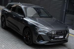 Grey Audi E-Tron 2023 in Vilnius, with an engine capacity of 0.00 L and mileage of 87 thousand km for 34900 €, photo 5 on AUTOMOTO.COM.LV