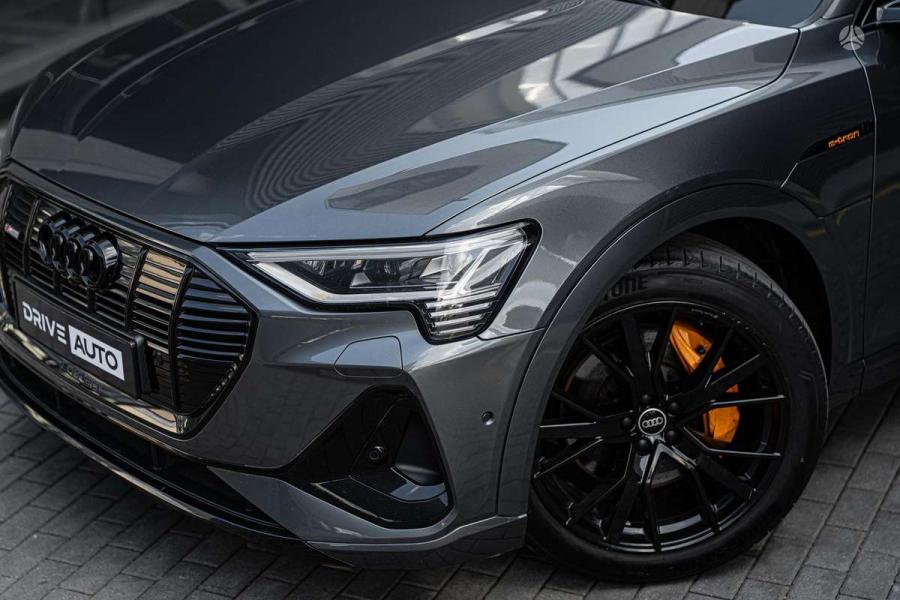 Grey Audi E-Tron 2023 in Vilnius, with an engine capacity of 0.00 L and mileage of 87 thousand km for 34900 €, photo 7 on AUTOMOTO.COM.LV