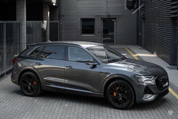 Pelēks Audi E-Tron 2023 Viļņa, ar dzinēja tilpumu 0.00 L un nobraukumu 87 tūkst. km par 34900 €, foto 7 vietnē AUTOMOTO.COM.LV