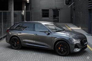Grey Audi E-Tron 2023 in Vilnius, with an engine capacity of 0.00 L and mileage of 87 thousand km for 34900 €, photo 8 on AUTOMOTO.COM.LV