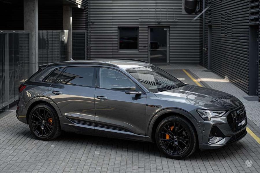 Grey Audi E-Tron 2023 in Vilnius, with an engine capacity of 0.00 L and mileage of 87 thousand km for 34900 €, photo 8 on AUTOMOTO.COM.LV