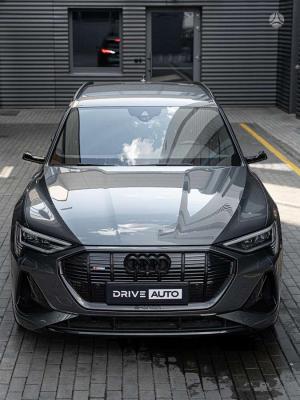 Grey Audi E-Tron 2023 in Vilnius, with an engine capacity of 0.00 L and mileage of 87 thousand km for 34900 €, photo 9 on AUTOMOTO.COM.LV