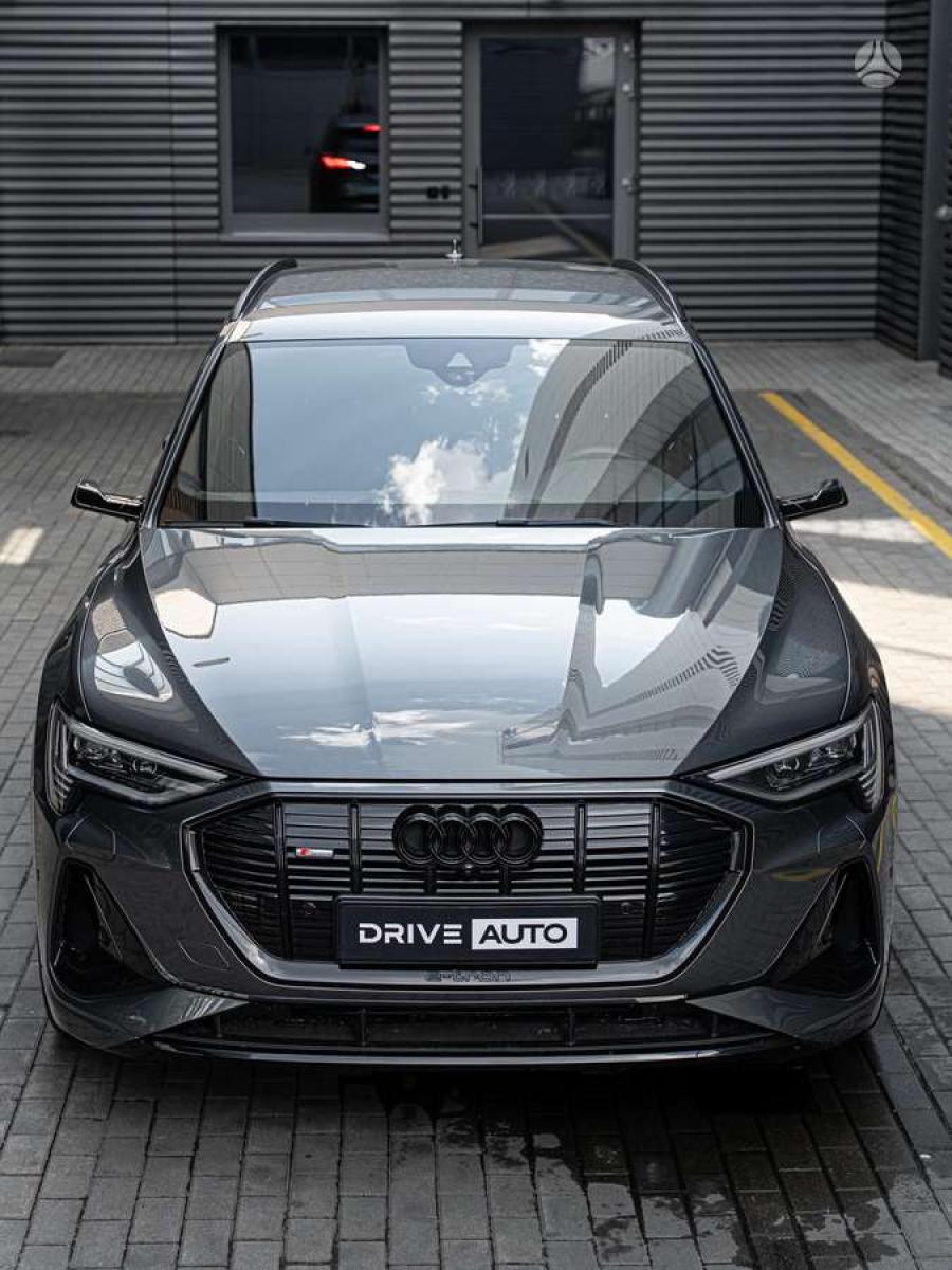 Grey Audi E-Tron 2023 in Vilnius, with an engine capacity of 0.00 L and mileage of 87 thousand km for 34900 €, photo 9 on AUTOMOTO.COM.LV