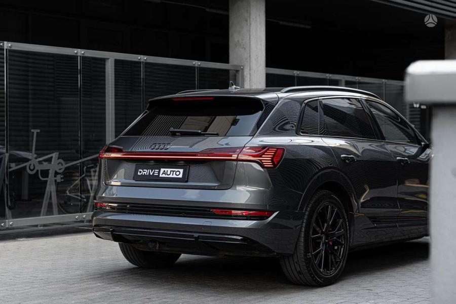 Grey Audi E-Tron 2023 in Vilnius, with an engine capacity of 0.00 L and mileage of 87 thousand km for 34900 €, photo 12 on AUTOMOTO.COM.LV