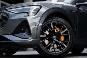 Grey Audi E-Tron 2023 in Vilnius, with an engine capacity of 0.00 L and mileage of 87 thousand km for 34900 €, photo 13 on AUTOMOTO.COM.LV