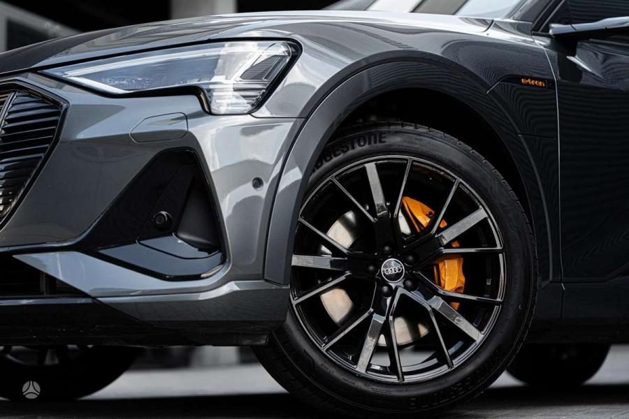 Grey Audi E-Tron 2023 in Vilnius, with an engine capacity of 0.00 L and mileage of 87 thousand km for 34900 €, photo 13 on AUTOMOTO.COM.LV