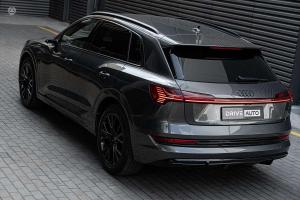 Grey Audi E-Tron 2023 in Vilnius, with an engine capacity of 0.00 L and mileage of 87 thousand km for 34900 €, photo 23 on AUTOMOTO.COM.LV