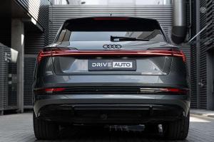 Grey Audi E-Tron 2023 in Vilnius, with an engine capacity of 0.00 L and mileage of 87 thousand km for 34900 €, photo 24 on AUTOMOTO.COM.LV
