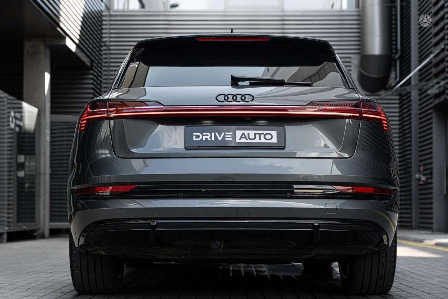Grey Audi E-Tron 2023 in Vilnius, with an engine capacity of 0.00 L and mileage of 87 thousand km for 34900 €, photo 24 on AUTOMOTO.COM.LV