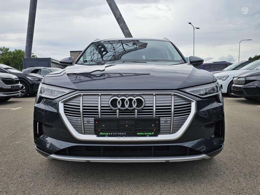 Grey Audi E-Tron 2023 in Vilnius, with an engine capacity of 0.00 L and mileage of 46 thousand km for 36000 €, photo 4 on AUTOMOTO.COM.LV