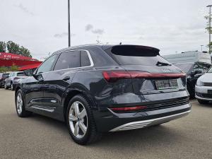 Grey Audi E-Tron 2023 in Vilnius, with an engine capacity of 0.00 L and mileage of 46 thousand km for 36000 €, photo 5 on AUTOMOTO.COM.LV