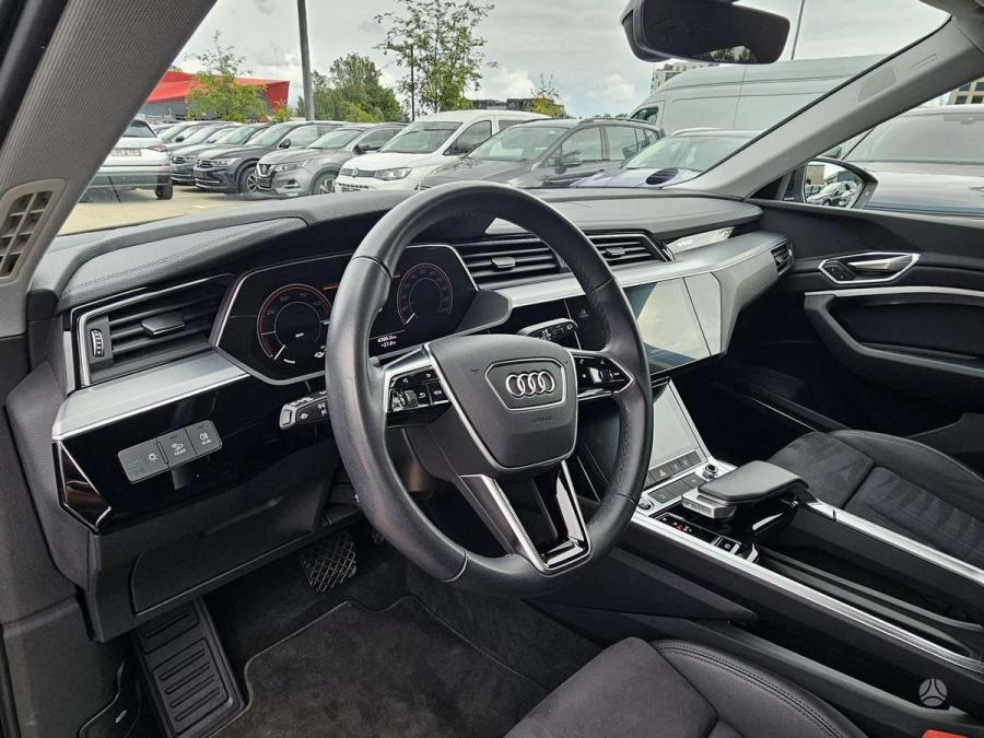 Grey Audi E-Tron 2023 in Vilnius, with an engine capacity of 0.00 L and mileage of 46 thousand km for 36000 €, photo 9 on AUTOMOTO.COM.LV