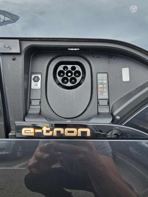 Grey Audi E-Tron 2023 in Vilnius, with an engine capacity of 0.00 L and mileage of 46 thousand km for 36000 €, photo 33 on AUTOMOTO.COM.LV