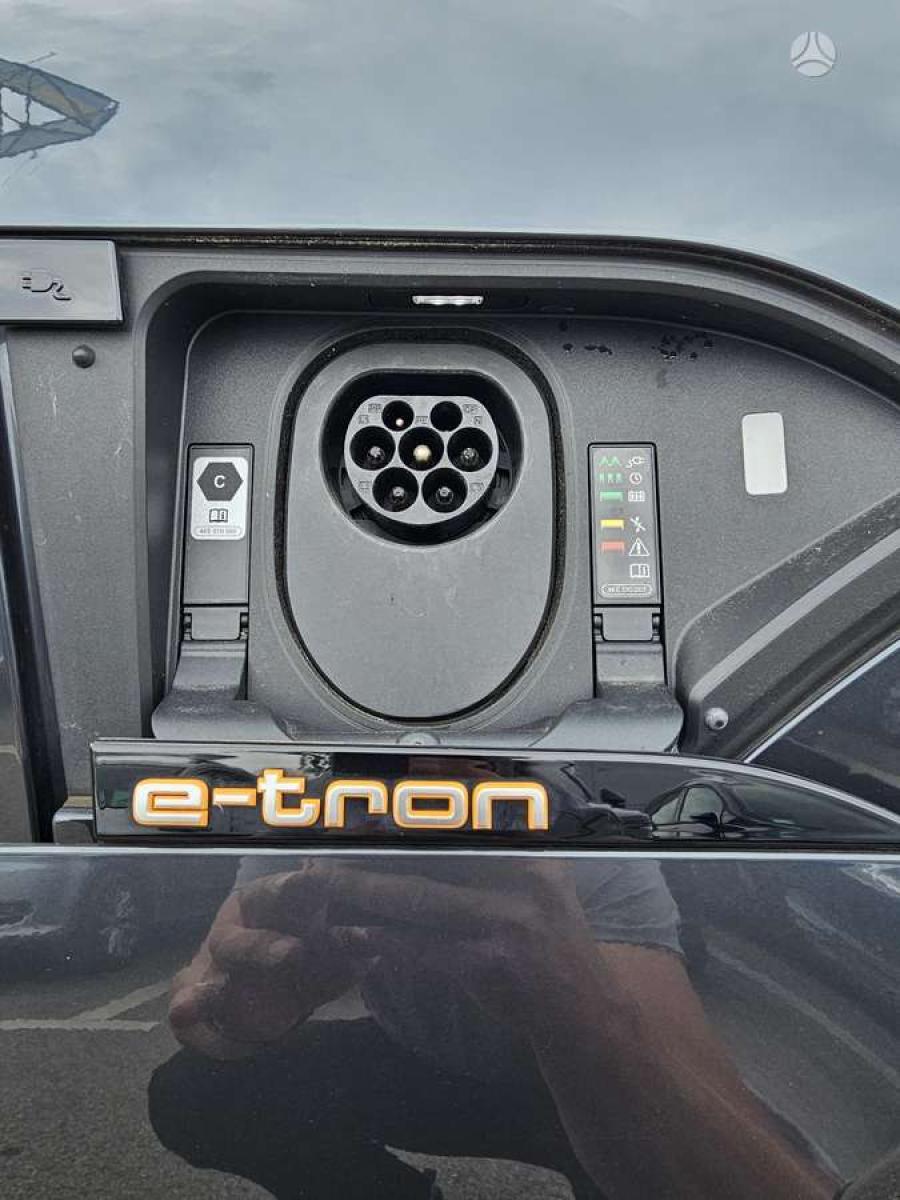 Grey Audi E-Tron 2023 in Vilnius, with an engine capacity of 0.00 L and mileage of 46 thousand km for 36000 €, photo 33 on AUTOMOTO.COM.LV
