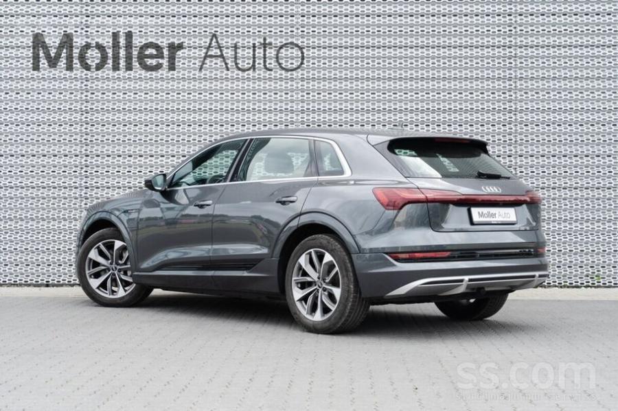 Grey Audi E-Tron 2023 in Riga, with an engine capacity of 0.00 L and mileage of 78 thousand km for 38150 €, photo 4 on AUTOMOTO.COM.LV