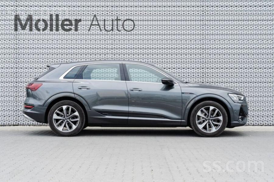Grey Audi E-Tron 2023 in Riga, with an engine capacity of 0.00 L and mileage of 78 thousand km for 38150 €, photo 6 on AUTOMOTO.COM.LV