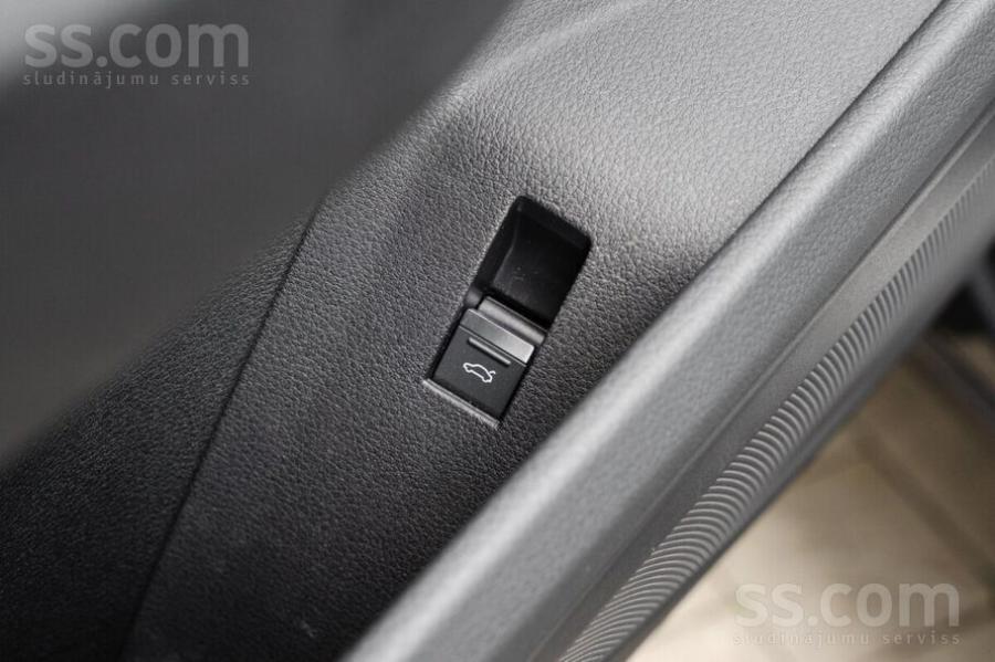 Grey Audi E-Tron 2023 in Riga, with an engine capacity of 0.00 L and mileage of 78 thousand km for 38150 €, photo 9 on AUTOMOTO.COM.LV