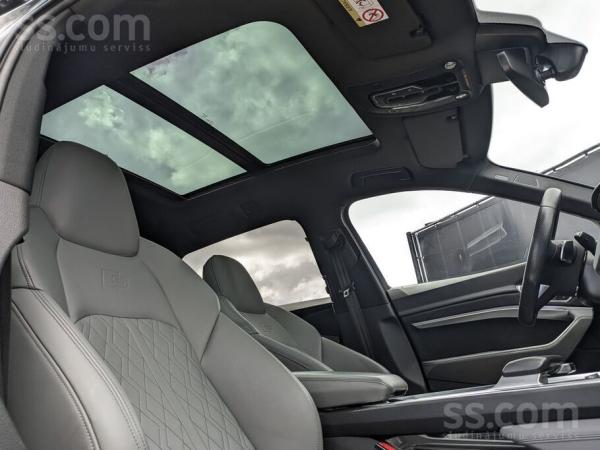 Pelēks Audi E-Tron 2023 Tukums, ar dzinēja tilpumu 0.00 L un nobraukumu 52 tūkst. km par 49990 €, foto 5 vietnē AUTOMOTO.COM.LV