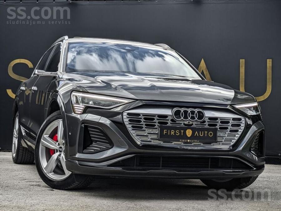 Pelēks Audi E-Tron 2023 Tukums, ar dzinēja tilpumu 0.00 L un nobraukumu 52 tūkst. km par 49990 €, foto 1 vietnē AUTOMOTO.COM.LV