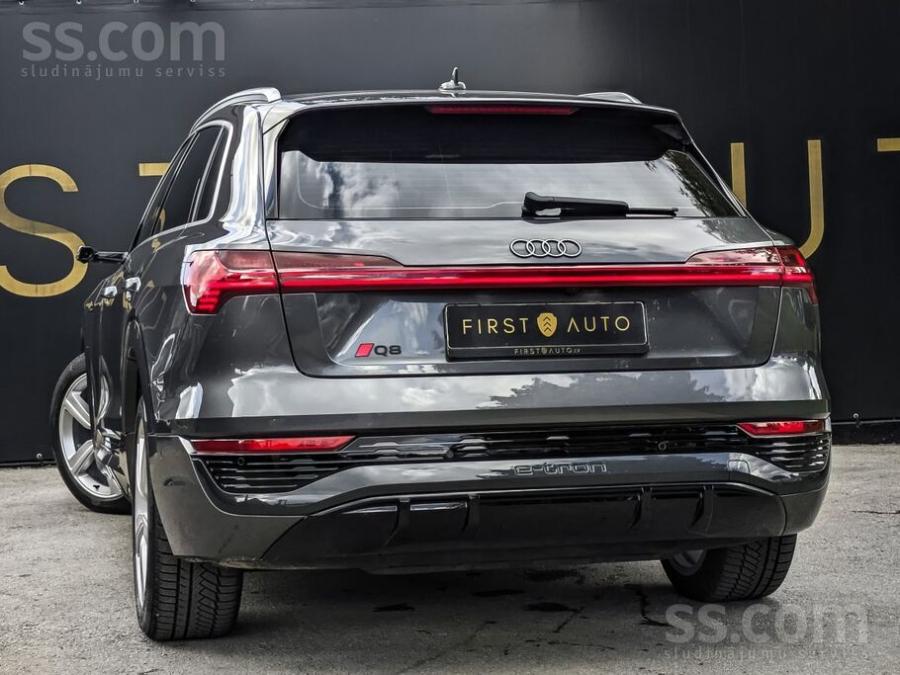 Pelēks Audi E-Tron 2023 Tukums, ar dzinēja tilpumu 0.00 L un nobraukumu 52 tūkst. km par 49990 €, foto 4 vietnē AUTOMOTO.COM.LV