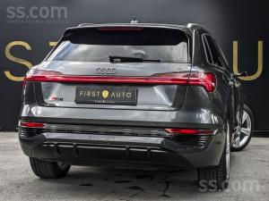 Pelēks Audi E-Tron 2023 Tukums, ar dzinēja tilpumu 0.00 L un nobraukumu 52 tūkst. km par 49990 €, foto 5 vietnē AUTOMOTO.COM.LV