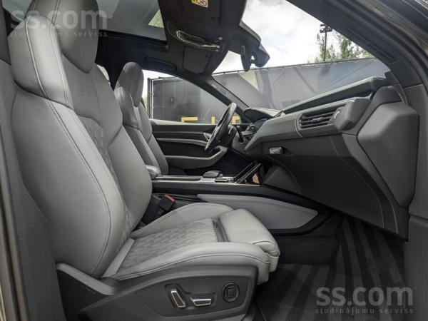 Серый Ауди E-Tron 2023 в Тукумс, объемом двигателя 0.00 л и пробегом 52 тыс. км за 49990 €, фото 6 на AUTOMOTO.COM.LV