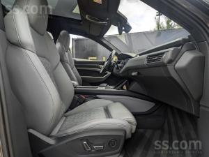 Pelēks Audi E-Tron 2023 Tukums, ar dzinēja tilpumu 0.00 L un nobraukumu 52 tūkst. km par 49990 €, foto 7 vietnē AUTOMOTO.COM.LV