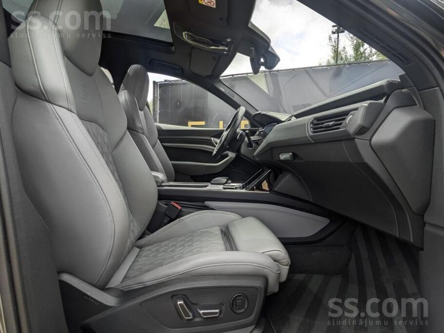Pelēks Audi E-Tron 2023 Tukums, ar dzinēja tilpumu 0.00 L un nobraukumu 52 tūkst. km par 49990 €, foto 7 vietnē AUTOMOTO.COM.LV