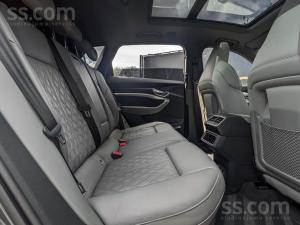 Pelēks Audi E-Tron 2023 Tukums, ar dzinēja tilpumu 0.00 L un nobraukumu 52 tūkst. km par 49990 €, foto 8 vietnē AUTOMOTO.COM.LV