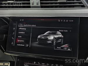 Pelēks Audi E-Tron 2023 Tukums, ar dzinēja tilpumu 0.00 L un nobraukumu 52 tūkst. km par 49990 €, foto 22 vietnē AUTOMOTO.COM.LV