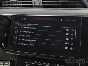 Pelēks Audi E-Tron 2023 Tukums, ar dzinēja tilpumu 0.00 L un nobraukumu 52 tūkst. km par 49990 €, foto 28 vietnē AUTOMOTO.COM.LV