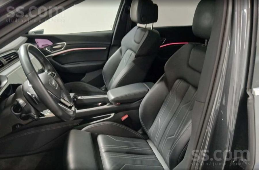 Grey Audi E-Tron 2023 in Tukums, with an engine capacity of 0.00 L and mileage of 132 thousand km for 39990 €, photo 4 on AUTOMOTO.COM.LV