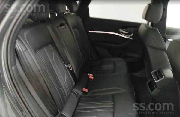 Grey Audi E-Tron 2023 in Tukums, with an engine capacity of 0.00 L and mileage of 132 thousand km for 39990 €, photo 4 on AUTOMOTO.COM.LV