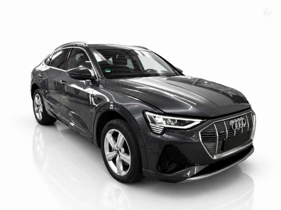 Pelēks Audi E-Tron 2023 Viļņa, ar dzinēja tilpumu 0.00 L un nobraukumu 54 tūkst. km par 36490 €, foto 1 vietnē AUTOMOTO.COM.LV