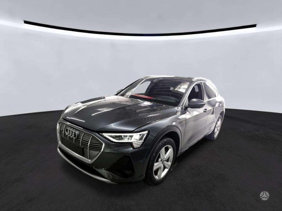 Pelēks Audi E-Tron 2023 Viļņa, ar dzinēja tilpumu 0.00 L un nobraukumu 54 tūkst. km par 36490 €, foto 3 vietnē AUTOMOTO.COM.LV