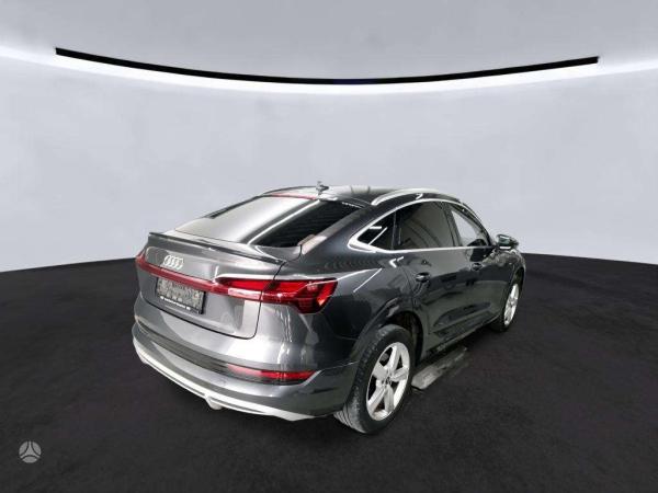 Серый Ауди E-Tron 2023 в Вильнюс, объемом двигателя 0.00 л и пробегом 54 тыс. км за 36490 €, фото 4 на AUTOMOTO.COM.LV
