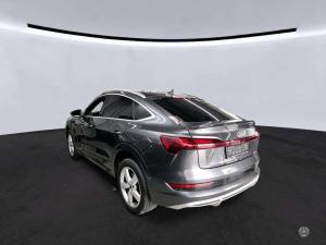 Pelēks Audi E-Tron 2023 Viļņa, ar dzinēja tilpumu 0.00 L un nobraukumu 54 tūkst. km par 36490 €, foto 5 vietnē AUTOMOTO.COM.LV