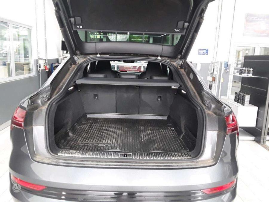 Pelēks Audi E-Tron 2023 Viļņa, ar dzinēja tilpumu 0.00 L un nobraukumu 54 tūkst. km par 36490 €, foto 6 vietnē AUTOMOTO.COM.LV