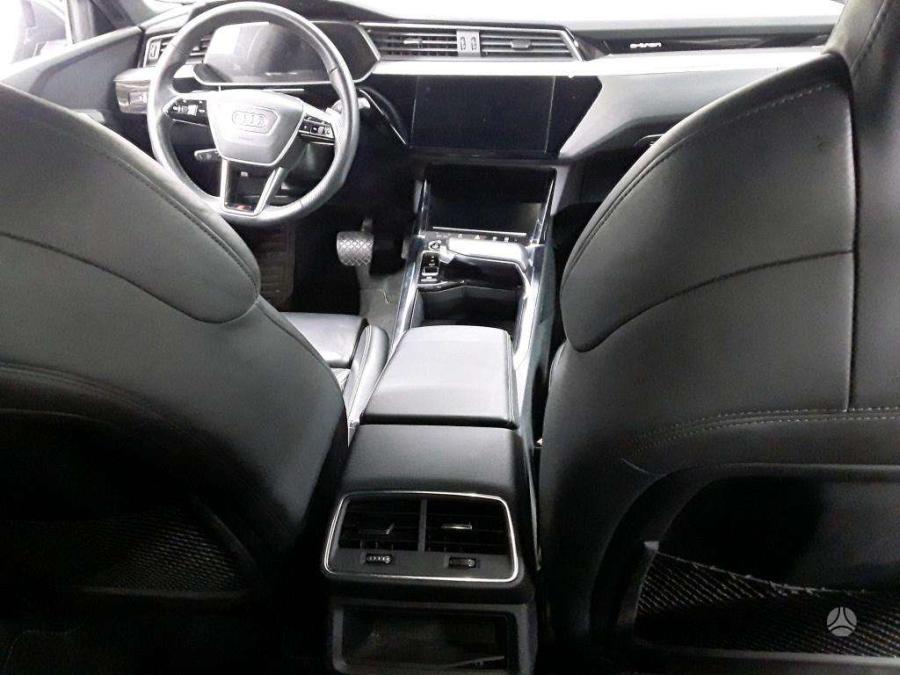 Pelēks Audi E-Tron 2023 Viļņa, ar dzinēja tilpumu 0.00 L un nobraukumu 54 tūkst. km par 36490 €, foto 8 vietnē AUTOMOTO.COM.LV