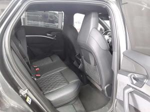 Pelēks Audi E-Tron 2023 Viļņa, ar dzinēja tilpumu 0.00 L un nobraukumu 54 tūkst. km par 36490 €, foto 11 vietnē AUTOMOTO.COM.LV