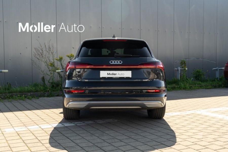 Grey Audi E-Tron 2023 in Vilnius, with an engine capacity of 0.00 L and mileage of 48 thousand km for 38300 €, photo 6 on AUTOMOTO.COM.LV