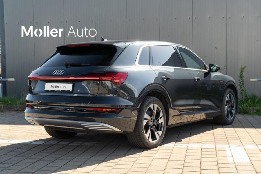 Grey Audi E-Tron 2023 in Vilnius, with an engine capacity of 0.00 L and mileage of 48 thousand km for 38300 €, photo 7 on AUTOMOTO.COM.LV