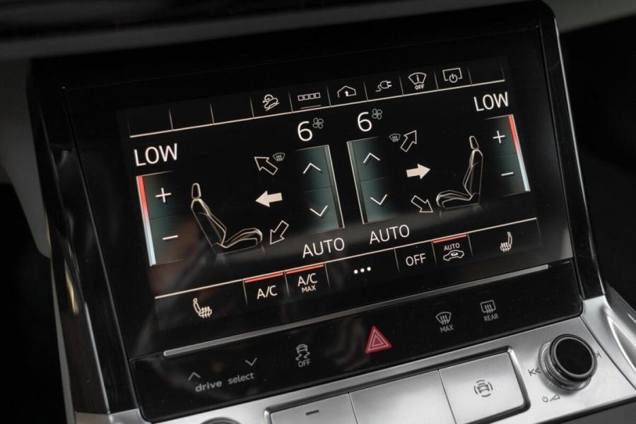 Grey Audi E-Tron 2023 in Vilnius, with an engine capacity of 0.00 L and mileage of 48 thousand km for 38300 €, photo 10 on AUTOMOTO.COM.LV