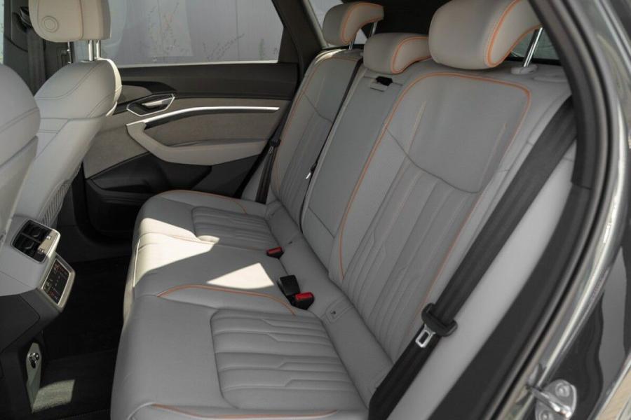 Grey Audi E-Tron 2023 in Vilnius, with an engine capacity of 0.00 L and mileage of 48 thousand km for 38300 €, photo 12 on AUTOMOTO.COM.LV