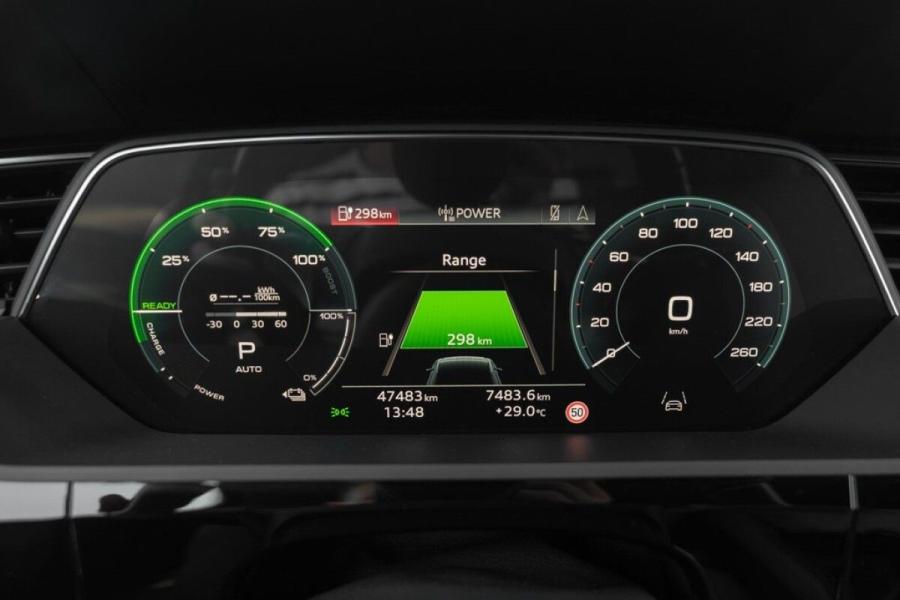 Grey Audi E-Tron 2023 in Vilnius, with an engine capacity of 0.00 L and mileage of 48 thousand km for 38300 €, photo 20 on AUTOMOTO.COM.LV