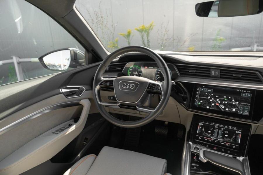 Grey Audi E-Tron 2023 in Vilnius, with an engine capacity of 0.00 L and mileage of 48 thousand km for 38300 €, photo 24 on AUTOMOTO.COM.LV