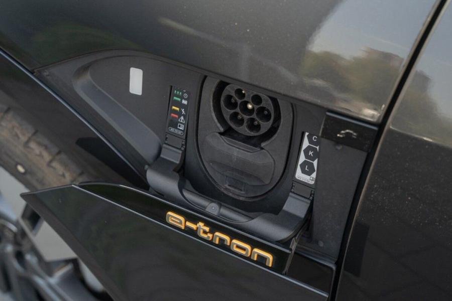 Grey Audi E-Tron 2023 in Vilnius, with an engine capacity of 0.00 L and mileage of 48 thousand km for 38300 €, photo 28 on AUTOMOTO.COM.LV
