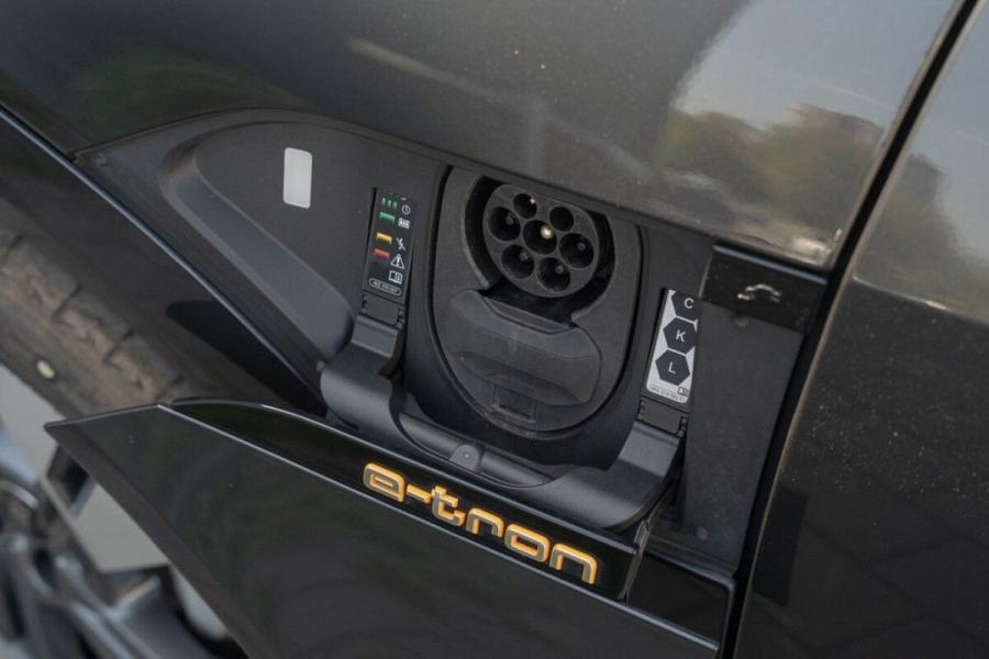 Серый Ауди E-Tron 2023 в Вильнюс, объемом двигателя 0.00 л и пробегом 48 тыс. км за 38300 €, фото 28 на AUTOMOTO.COM.LV
